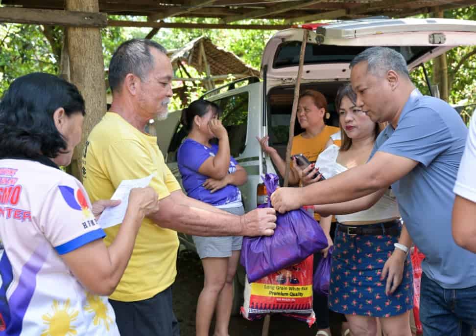 Suan's office distributes relief to Lumbia flood victims - Business ...
